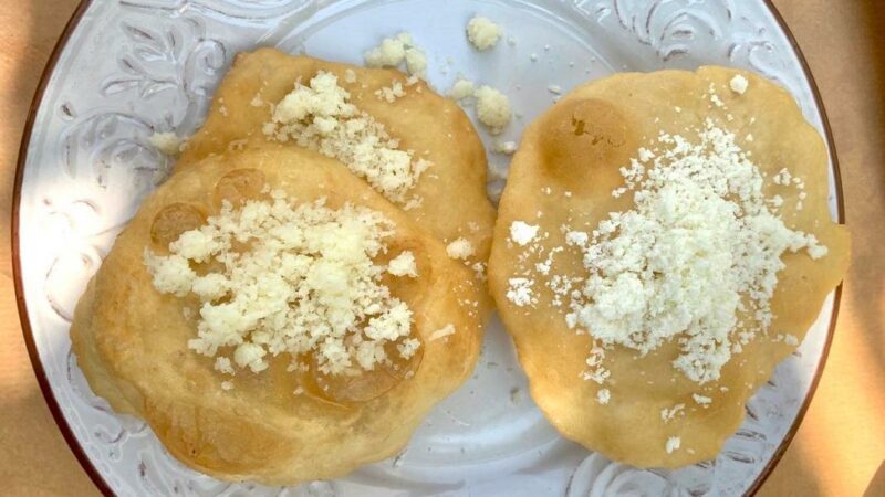 Παραδοσιακή συνταγή για τηγανίτες Σάμου με 4 υλικά | Dorpon.gr